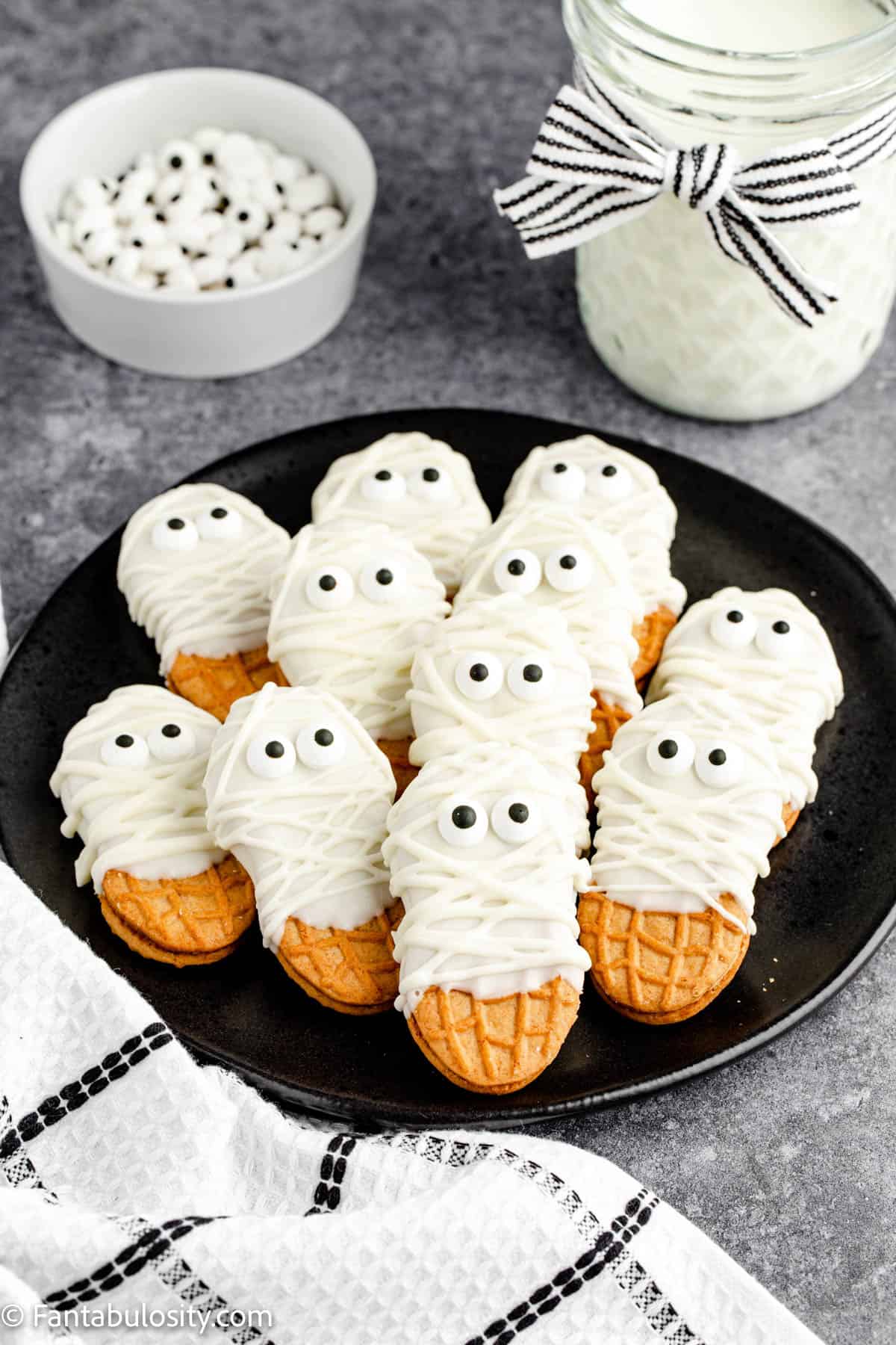 25 Easy Halloween Desserts That Are Scary Simple To Make