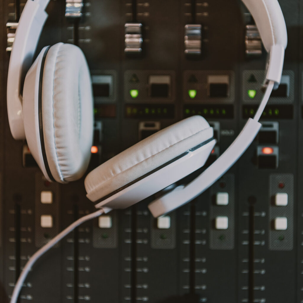 15 Best Digital Products To Sell To Make Money (2024)